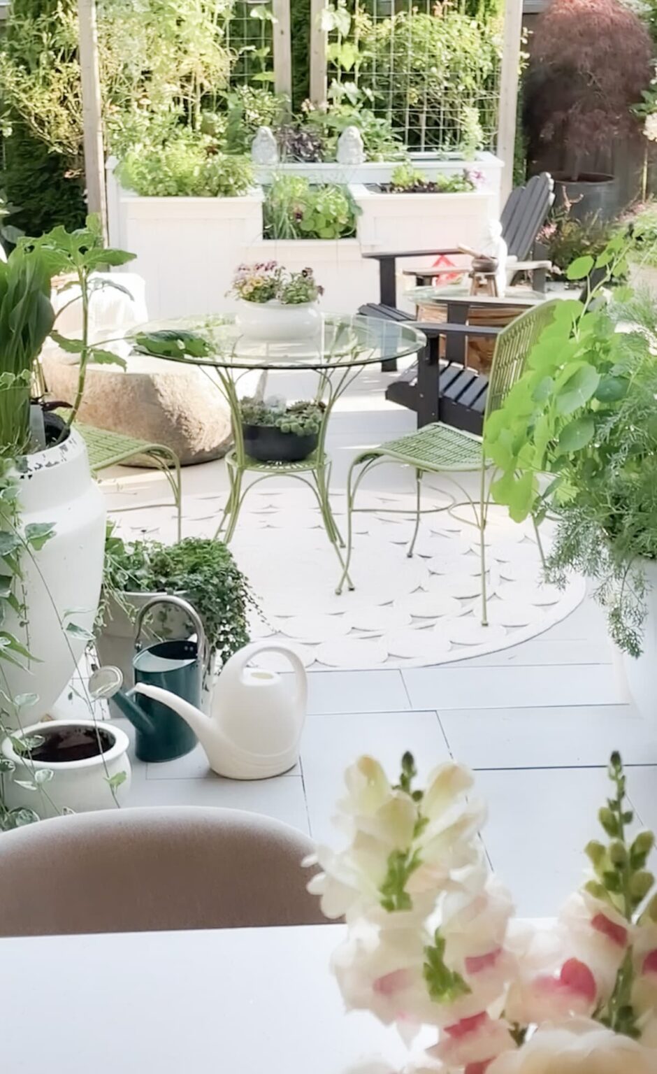 9 Outdoor Decorating Ideas | DECODING A TIMELESS GARDEN - CocoonRaw